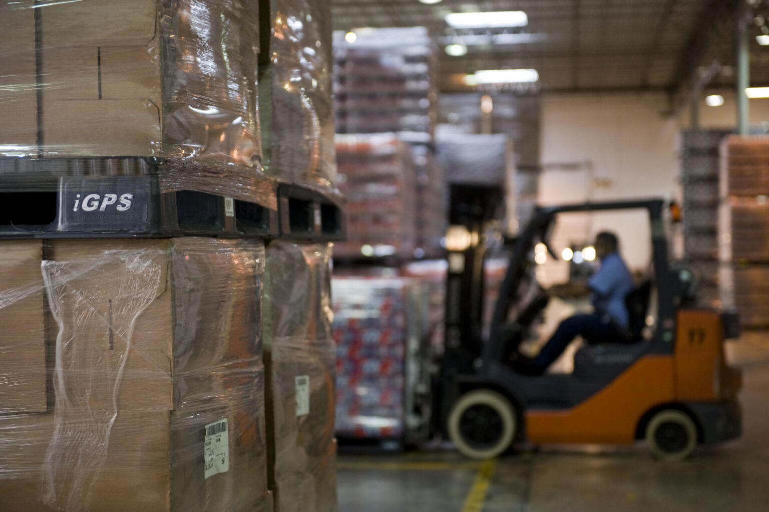 Strong Plastic Pallets | Heavy Duty Rackable Shipping Pallets