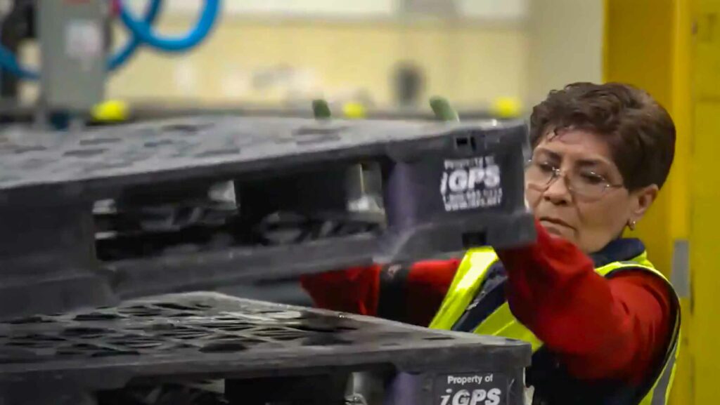 iGPS Lightweight Plastic Pallets Reduce Shipping Weight